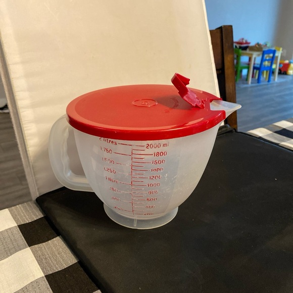Tupperware | Kitchen | Tupperware Red And White Measuring Cup With ...